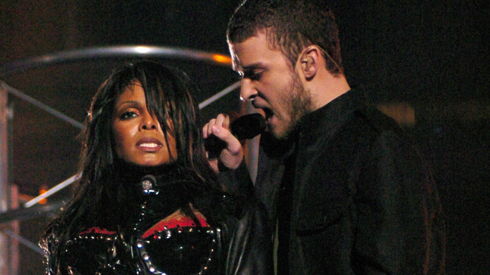 11 Most Disastrous Super Bowl Halftime Shows Ever