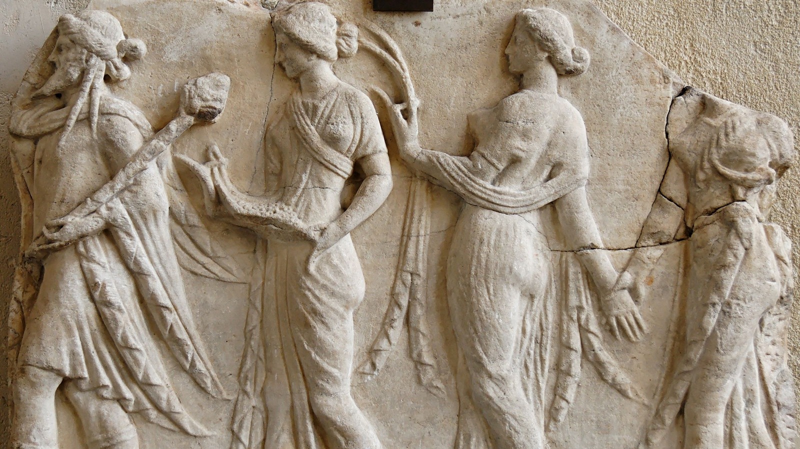 Carpo: The Greek Goddess Of Autumn