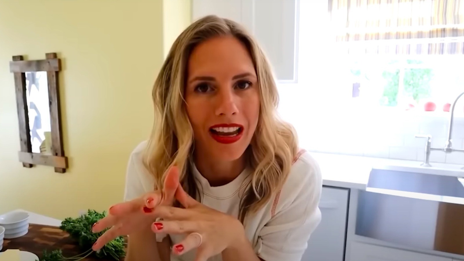 Conspiracy Theories About The British Royal Family - Grunge - TrendRadars