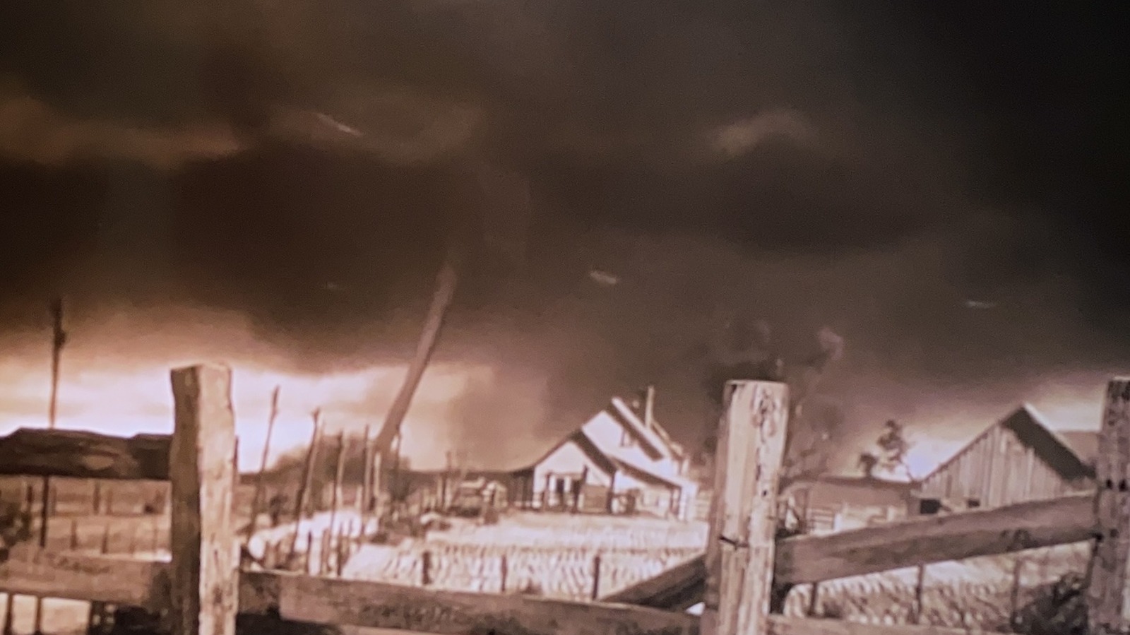 Here s How The Tornado Scene In The Wizard Of Oz Was Actually Made Here s How The Tornado Scene In The Wizard Of Oz Was Actually Made