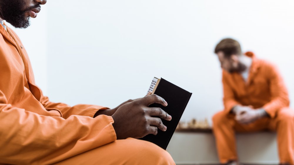 Here's What Really Happens During A Prison Cell Search