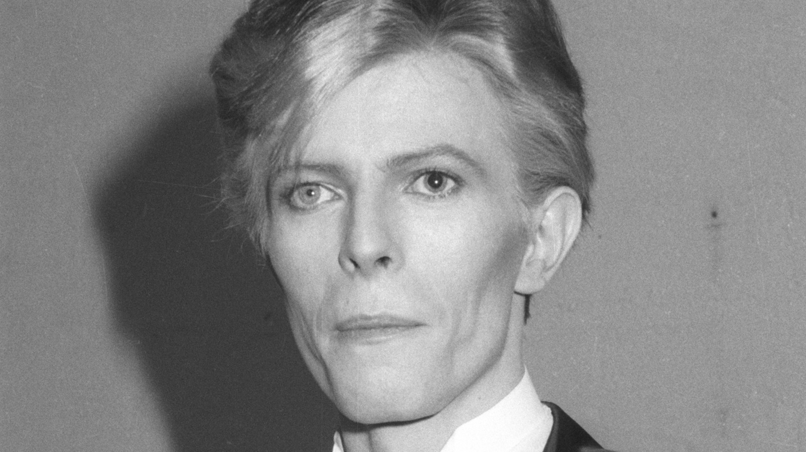 In 1975, David Bowie Nabbed His First No. 1 Hit In The US With Help ...