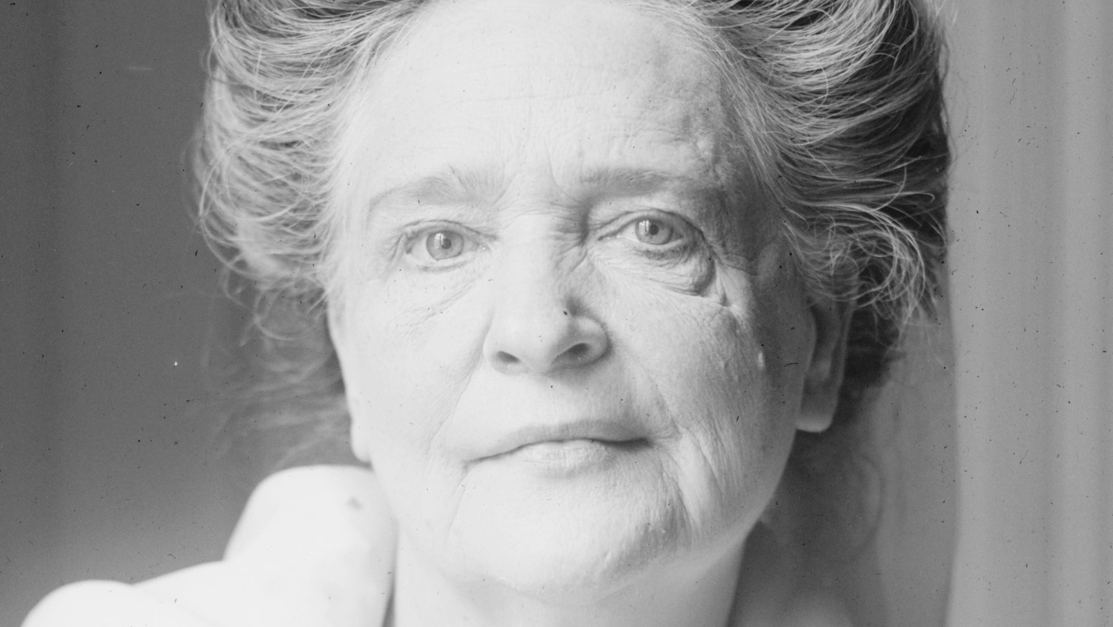 Meet Ann O'Delia Diss Debar: The Fake Medium Even Harry Houdini ...