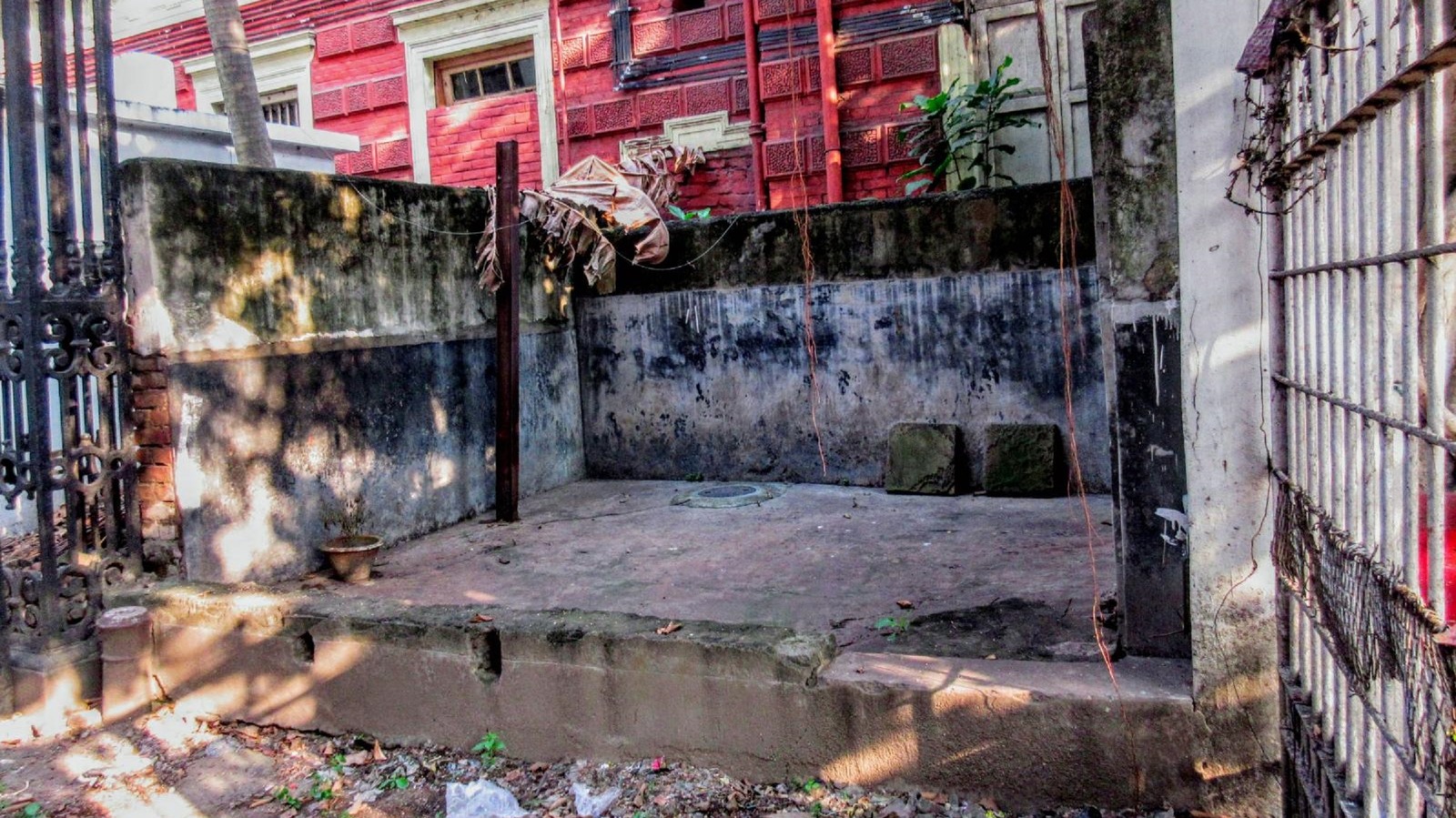 The Black Hole Of Calcutta: The 18th Century Prison Explained