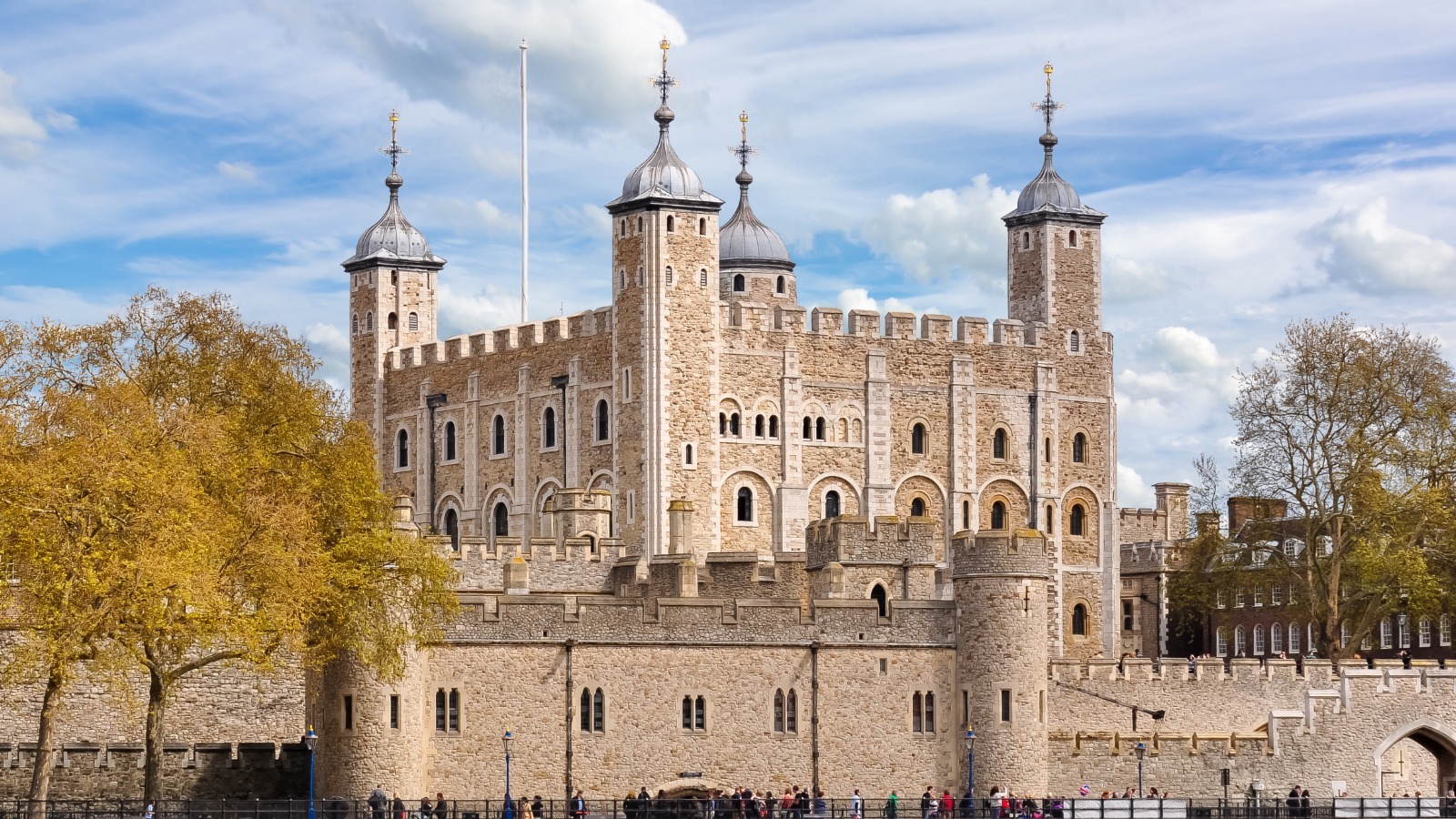 The Tower Of London's First Escape Involved A Sly Plot (And A Lot Of Wine)