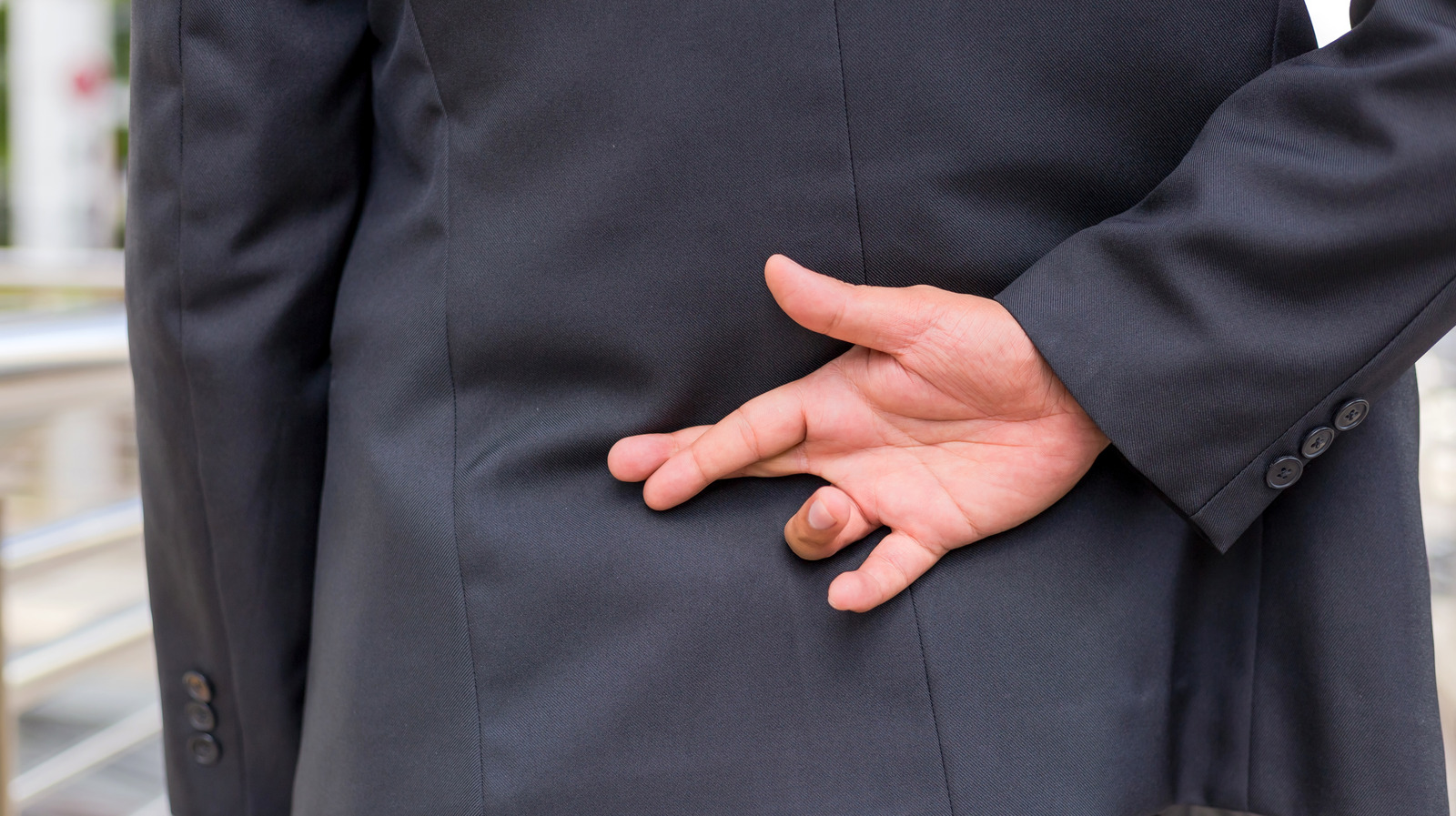 This Is How Con Artists Trick You