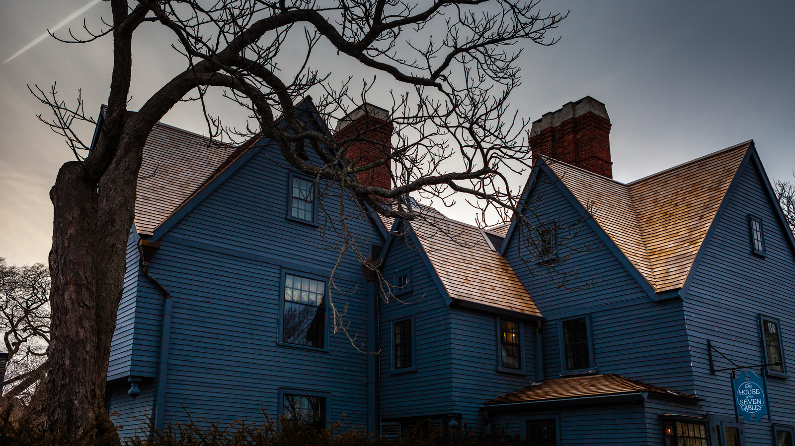 This Massachusetts Home Is Said To Be One Of The Most Haunted Places In ...