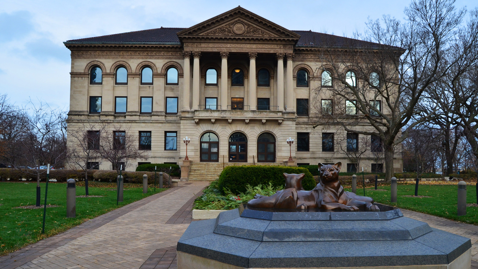This Zoo Is Said To Be One Of The Most Haunted Places In America