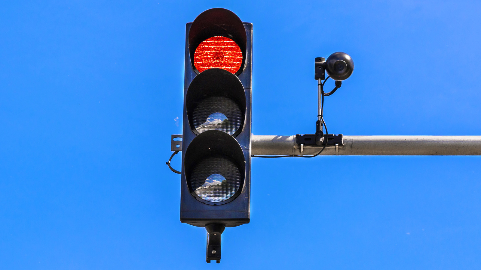 waiting-for-red-lights-takes-a-sizable-chunk-out-of-the-average