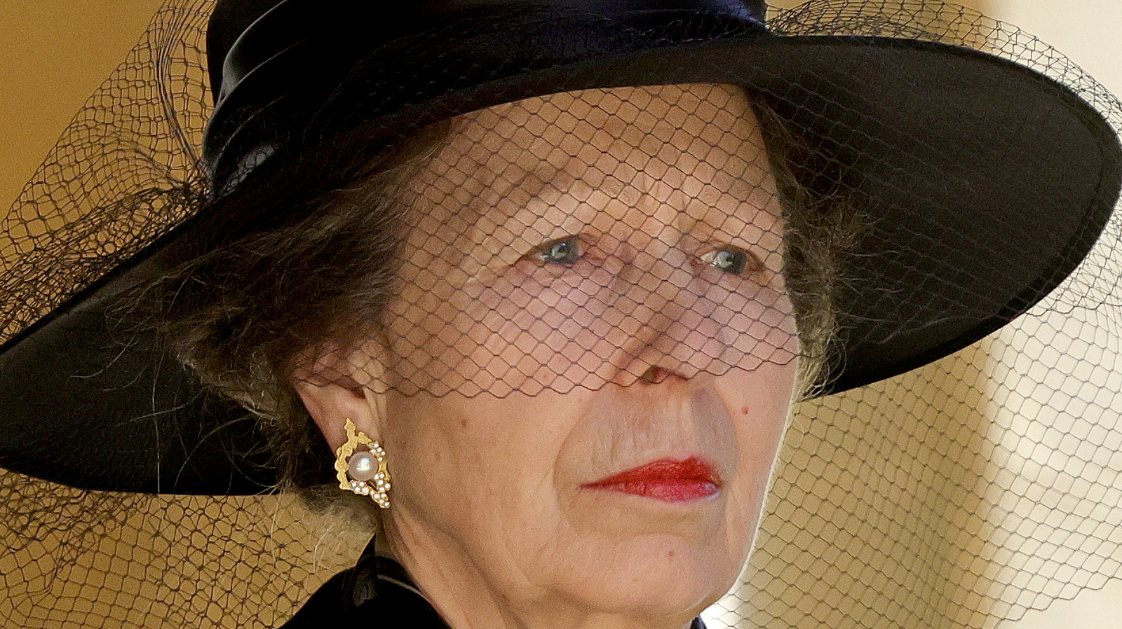 What Princess Anne's Last 24 Hours With Her Mother Queen Elizabeth Were ...